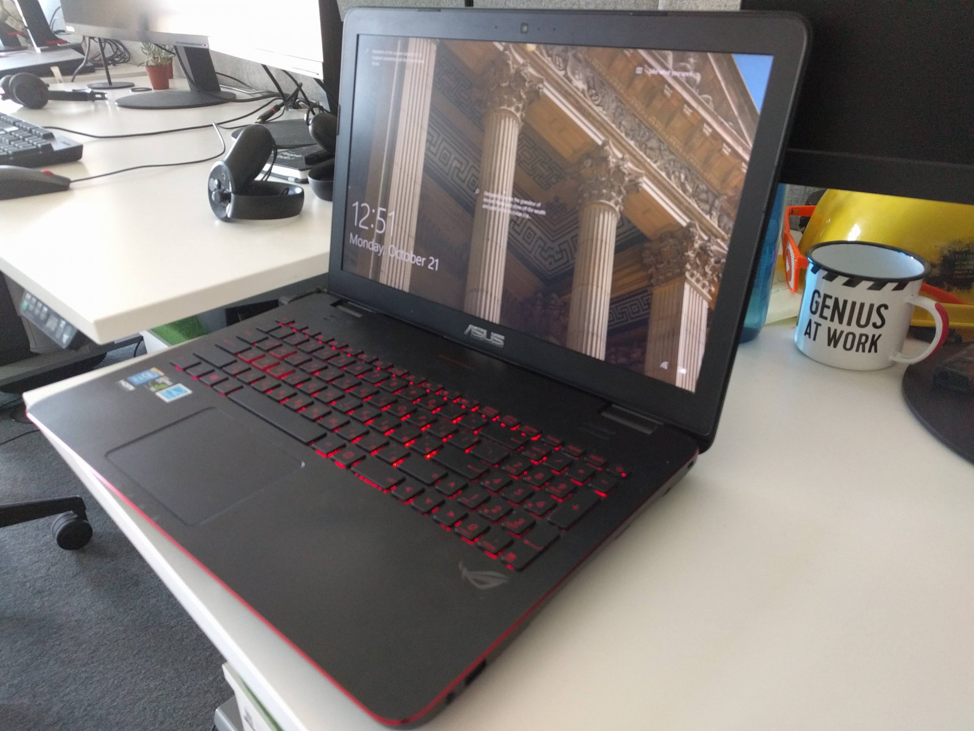 Продавам геймърски лаптоп ASUS ROG G551JM - Пазар - Шкода клуб България
